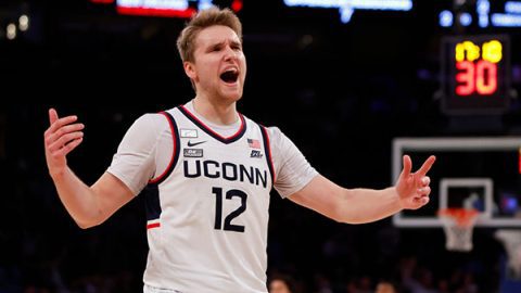 Illinois Fighting Illini Connecticut Huskies Pick ATS | Final 8 Best Bet